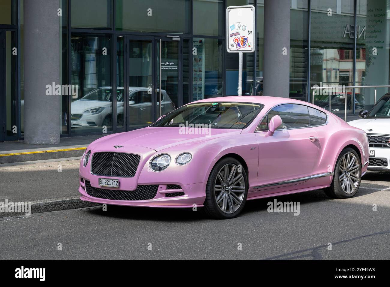 Pink bentley gt continental hi-res stock photography and images - Alamy
