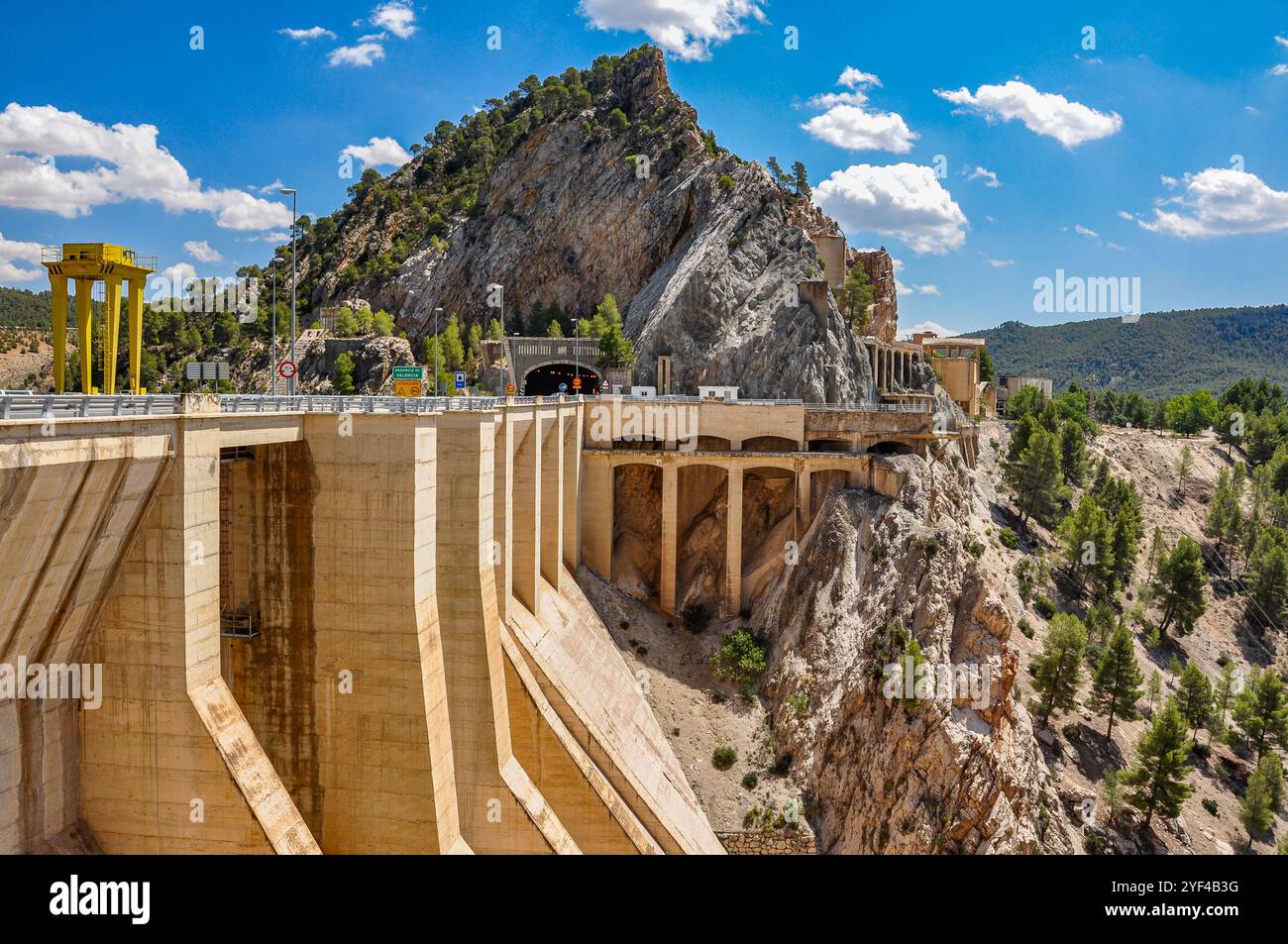 Gravity dam contreras reservoir hi-res stock photography and images - Alamy