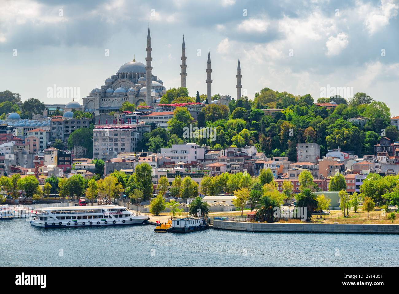 Across bosphorus suleymaniye mosque hi-res stock photography and images ...