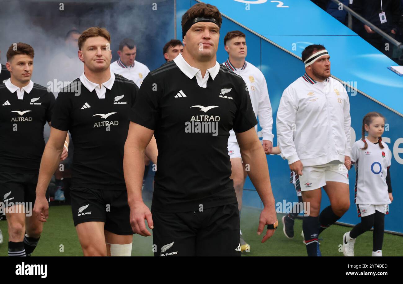 London, UK. 02nd Nov, 2024. L-R Beauden Barrett of New Zealand Jordie ...