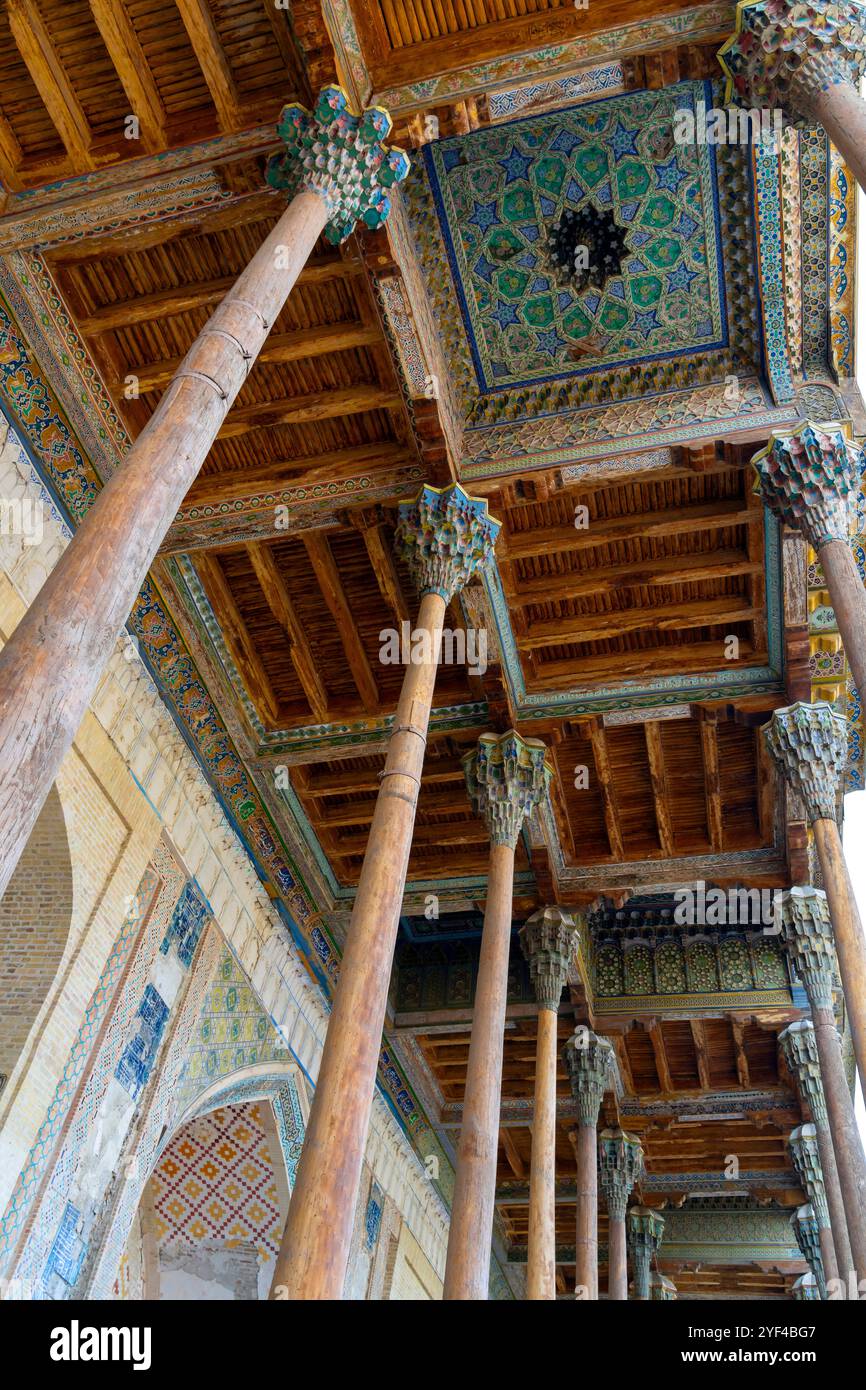 View of Great entrance to historical mosque Bolo Haouz Mosque in ...