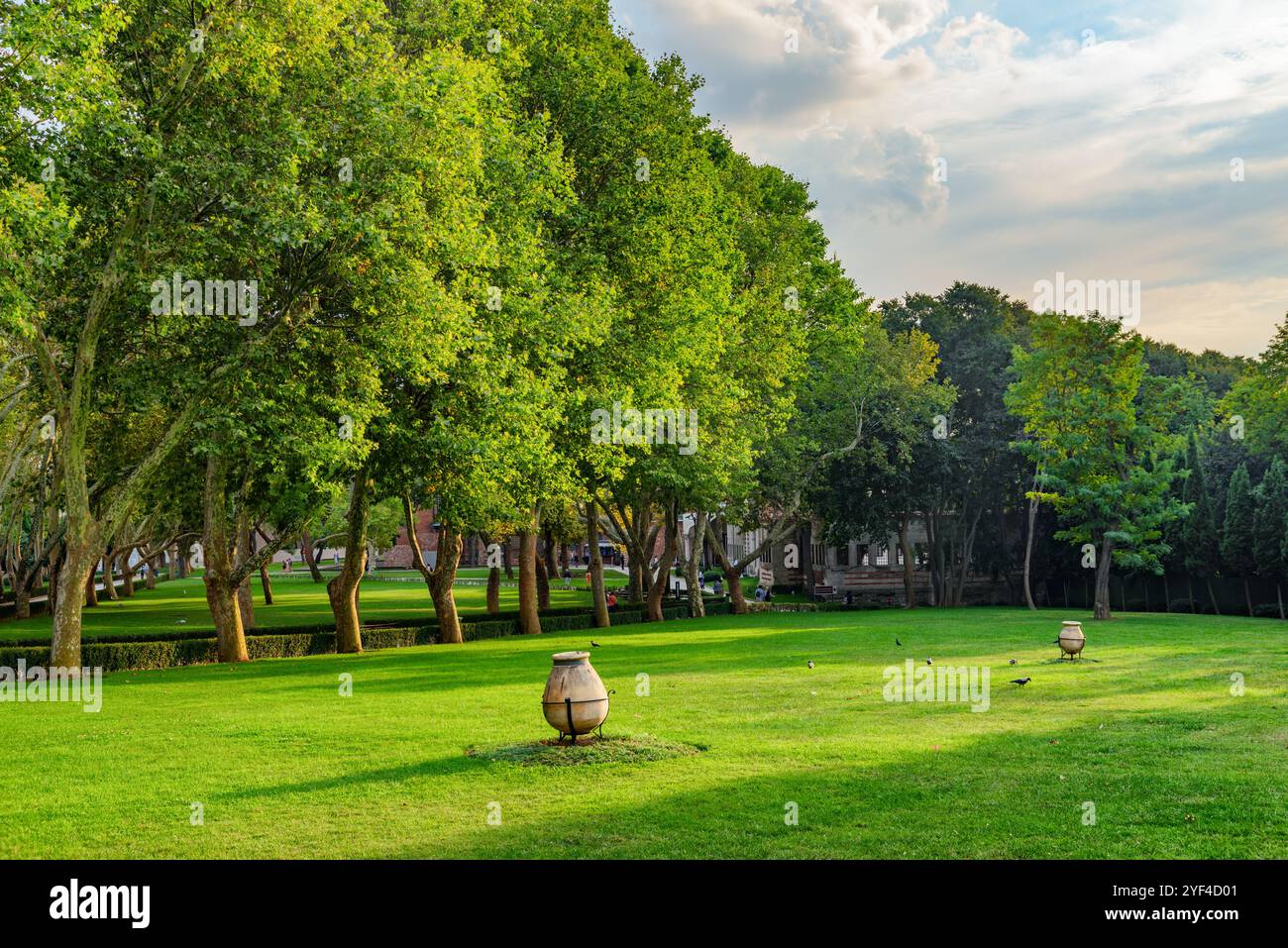 Courtyard in topkapi palace hi-res stock photography and images - Alamy