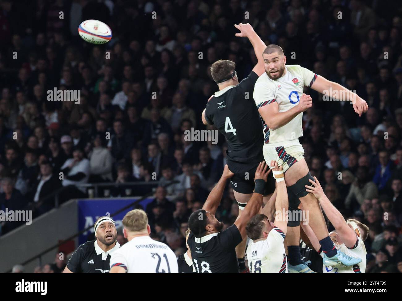London, UK. 02nd Nov, 2024. England's Ollie Lawrence(Bath Rugby) in ...