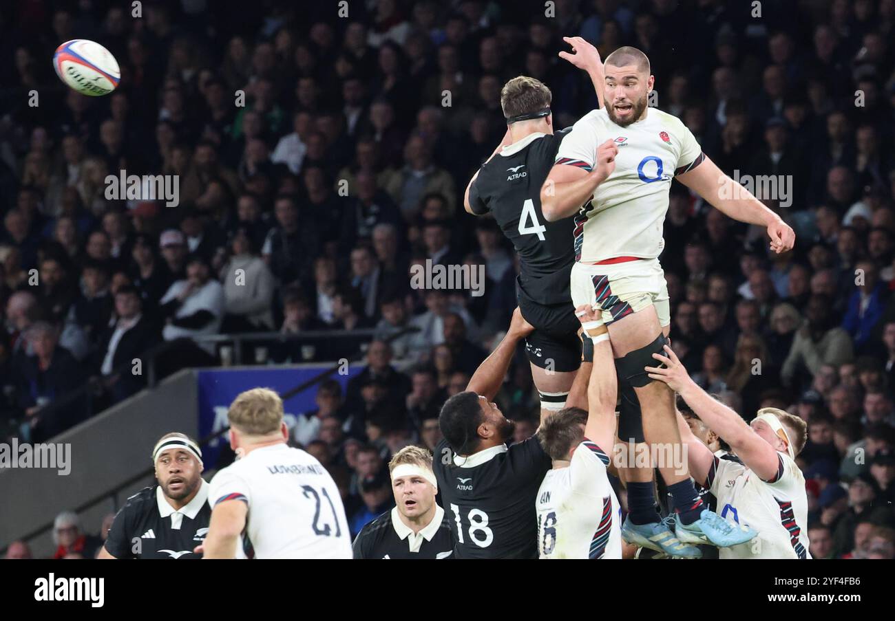 London, UK. 02nd Nov, 2024. England's Ollie Lawrence(Bath Rugby) in ...