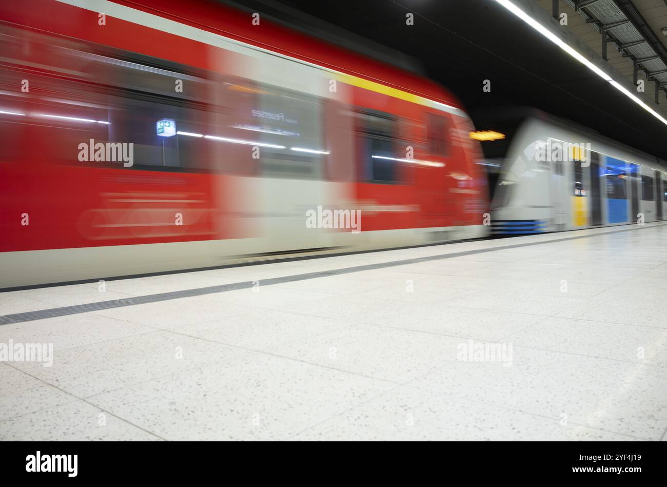 Underground arriving S-Bahn, train, class 420 in traffic red, coupled ...