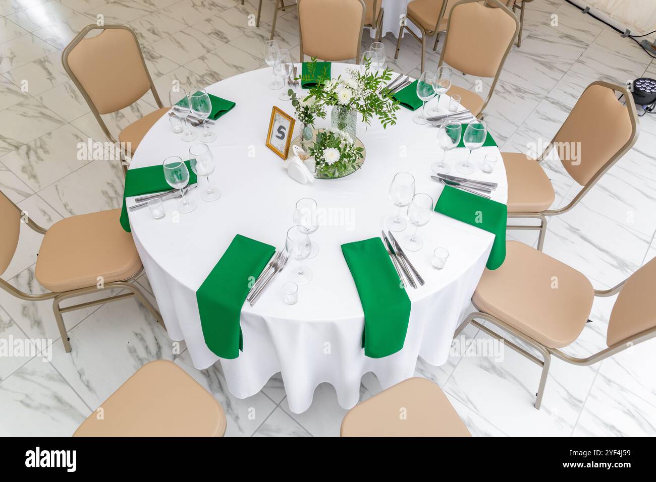 Beautiful served round table hi-res stock photography and images - Alamy