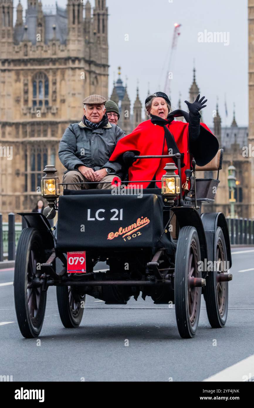 London, UK. 3rd Nov, 2024. Thge female driver of a 1902 Columbia ...