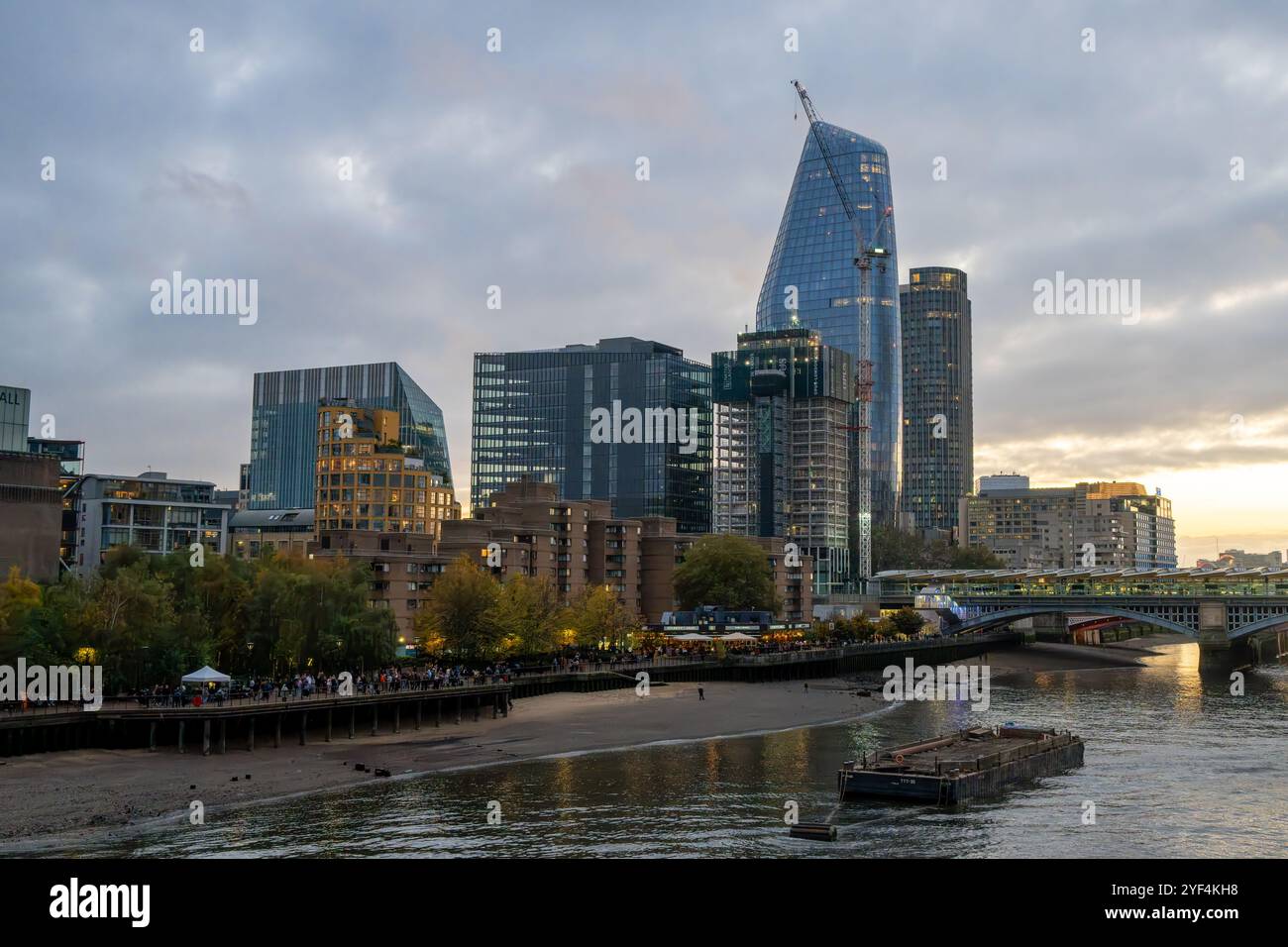 River thames view from millennium hi-res stock photography and images ...