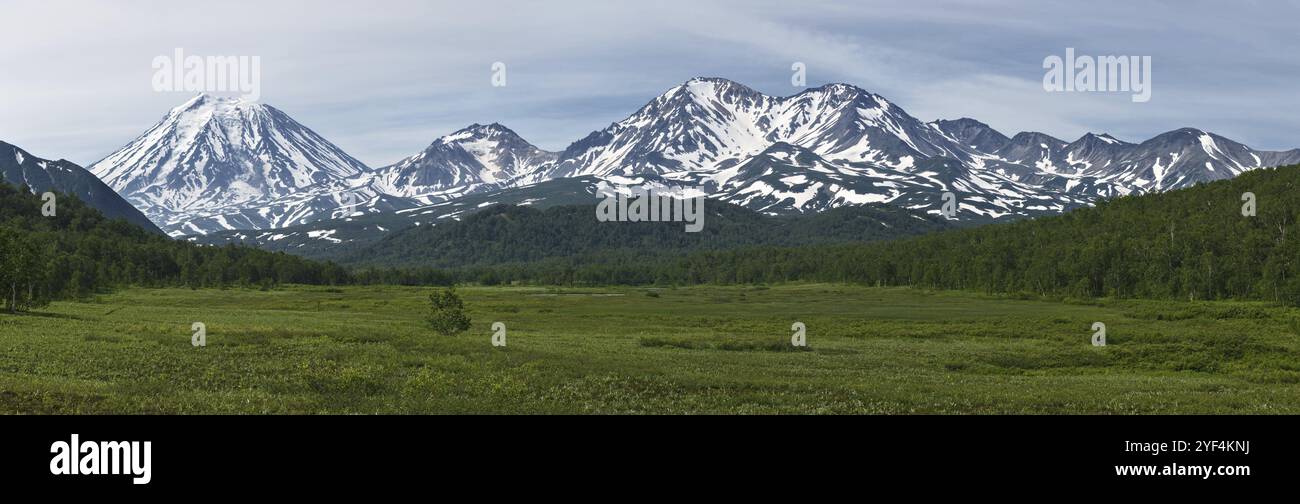 Beautiful summer panoramic view of the volcanoes of Kamchatka Peninsula ...