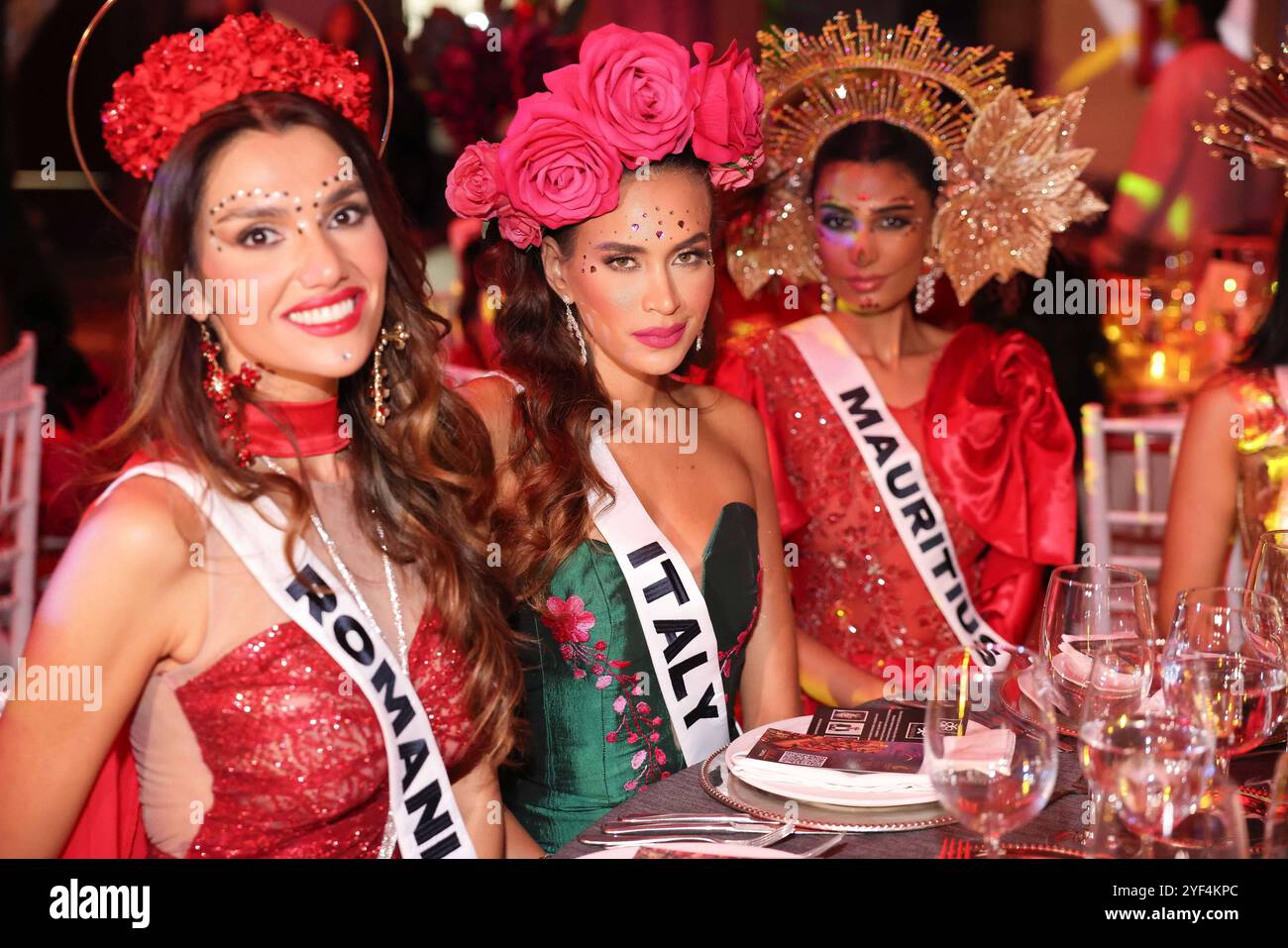 Miss Universe Catrinas Gala Catwalk Miss Romania Loredana SalanÈÄ ...