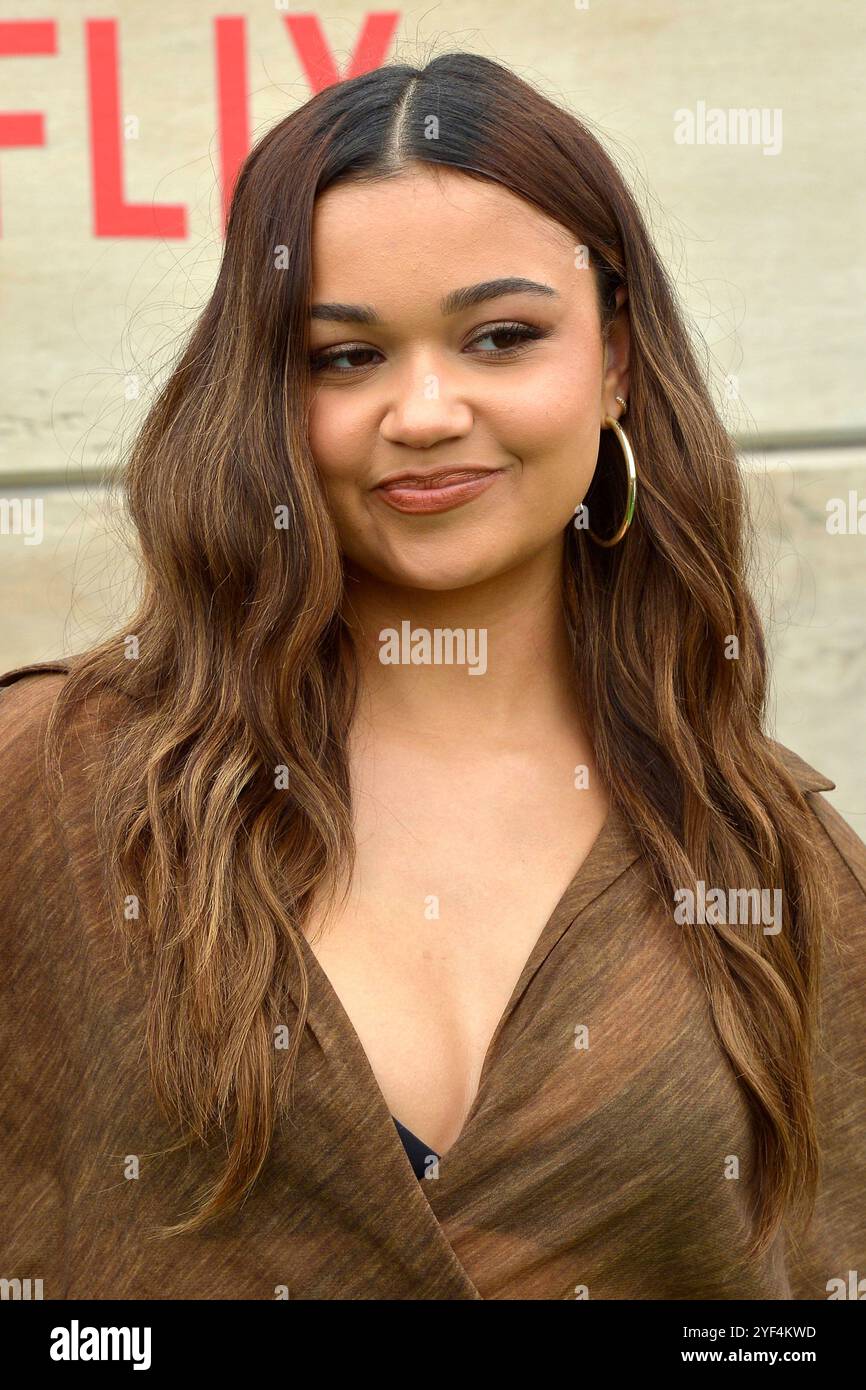 Madison Bailey beim Netflix Event Poguelandia: An Outer Banks ...