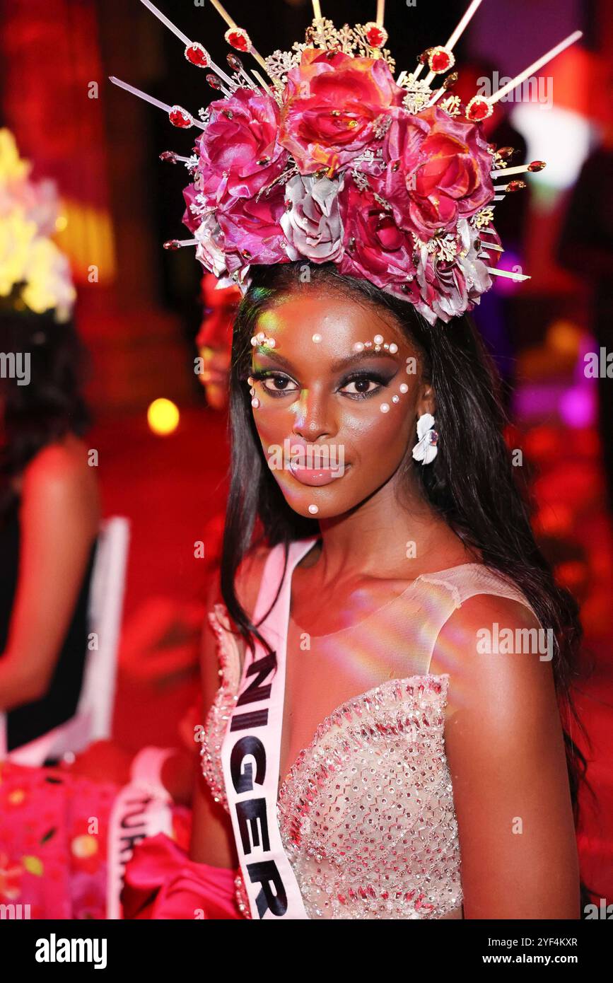 Miss Universe Catrinas Gala Catwalk Miss Nigeria Chidimma Adetshina ...