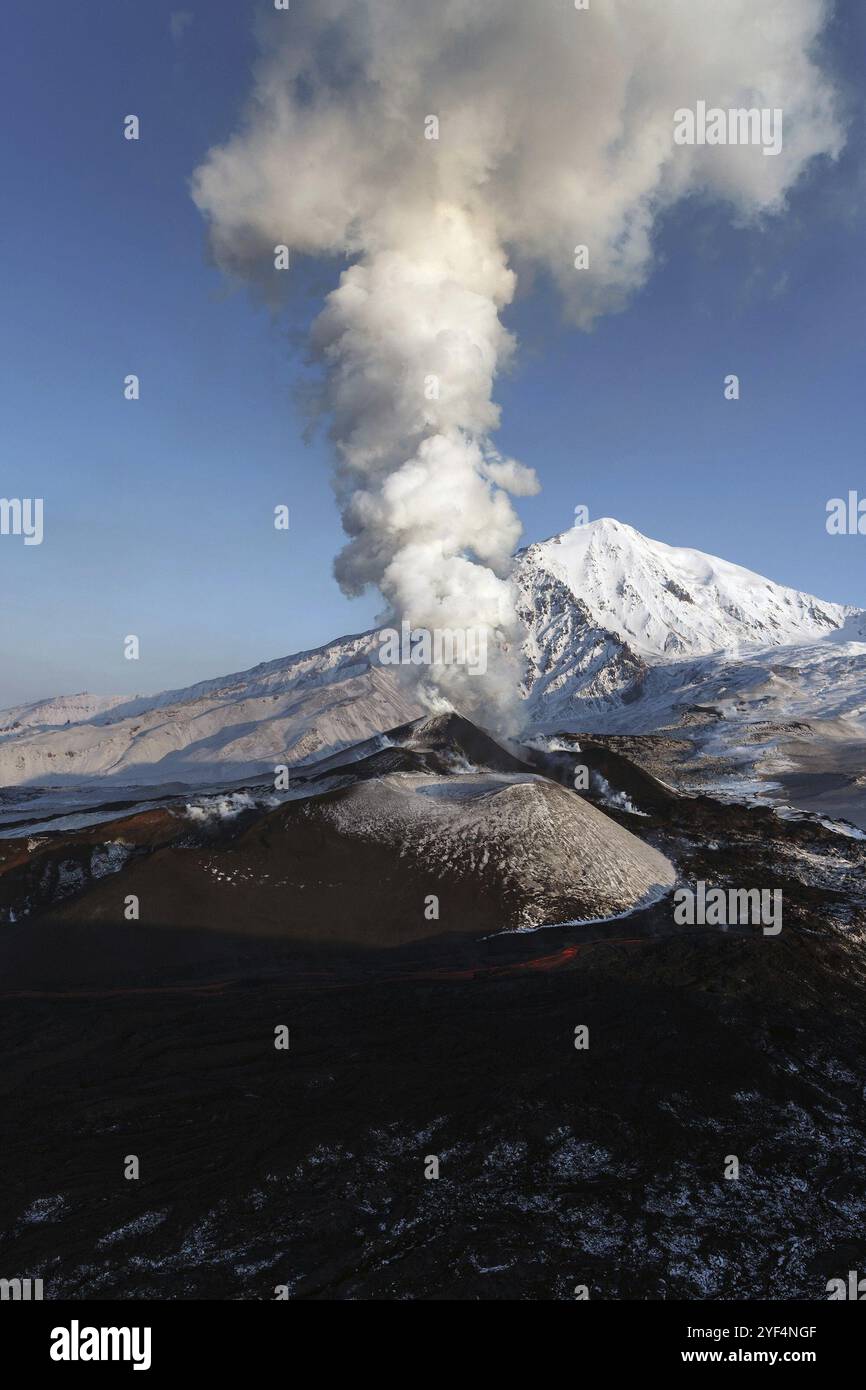 Beautiful nature of Kamchatka: eruption Tolbachik Volcano (view from ...