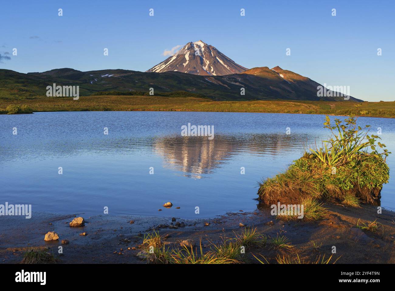 Stunning autumn volcano landscape of Kamchatka Peninsula at sunset ...