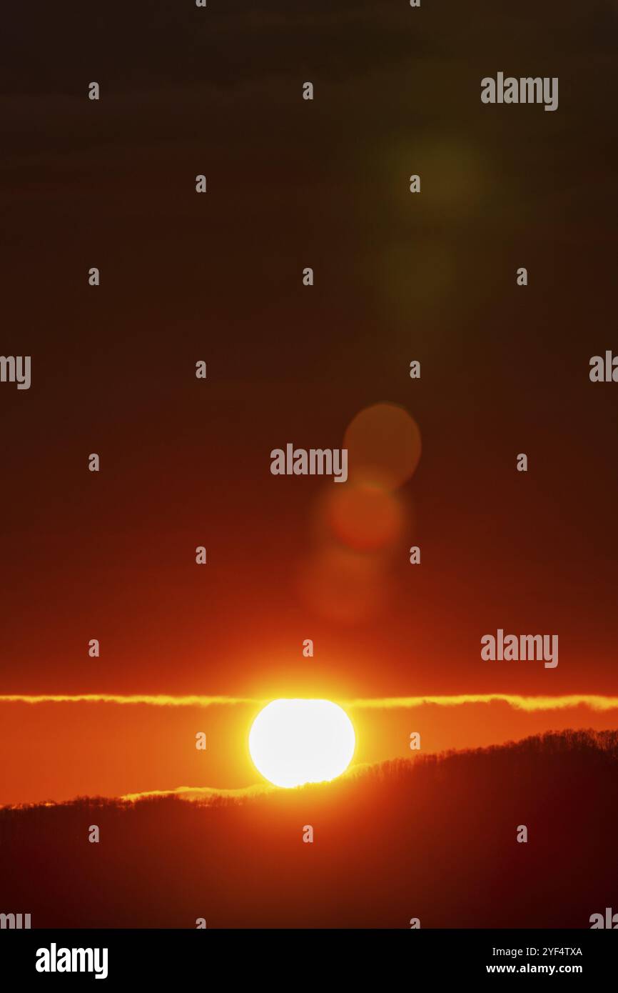 Lights rays leaks beam hi-res stock photography and images - Alamy