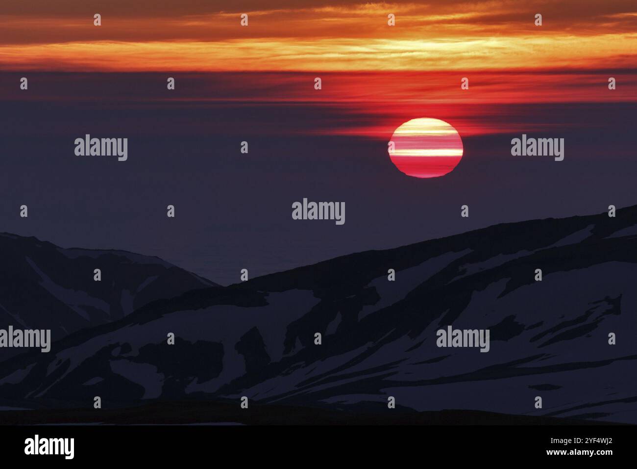 Beautiful sunrise in mountains on Kamchatka Peninsula. Russian Far East ...