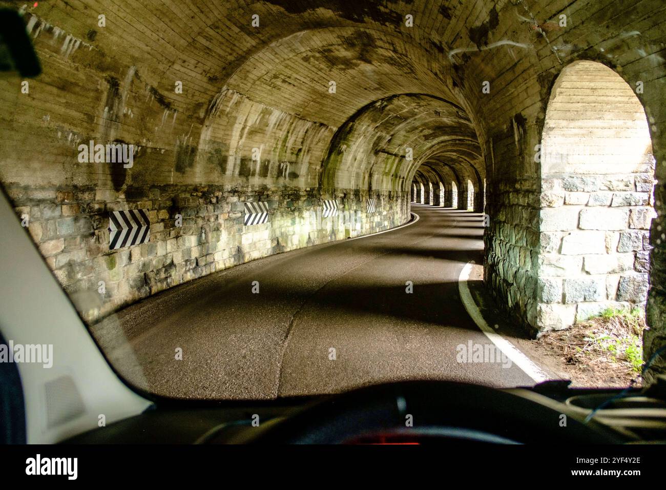 Luxus Wahrend Der Fahrt In Einem Tunnel Bilder