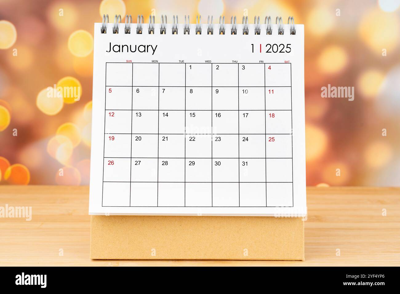 January 2025 table calendar hi-res stock photography and images - Alamy