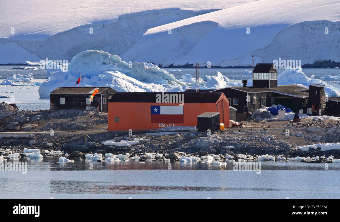 Antarctica chilean base hi-res stock photography and images - Alamy