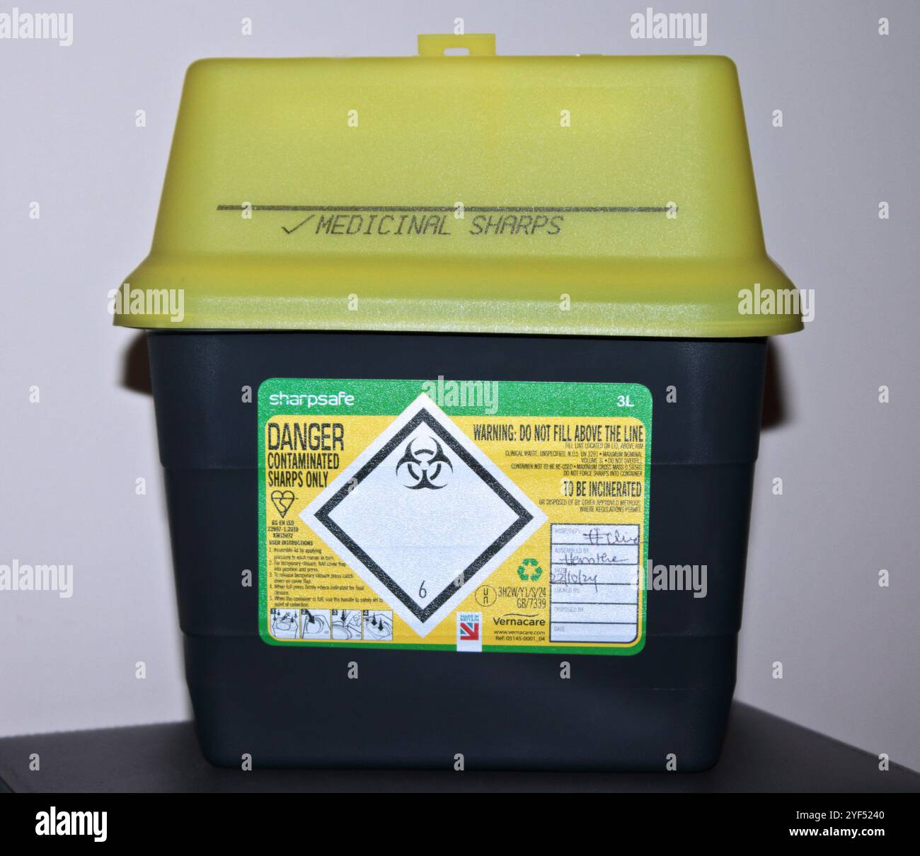 Sharps disposal container hi-res stock photography and images - Alamy