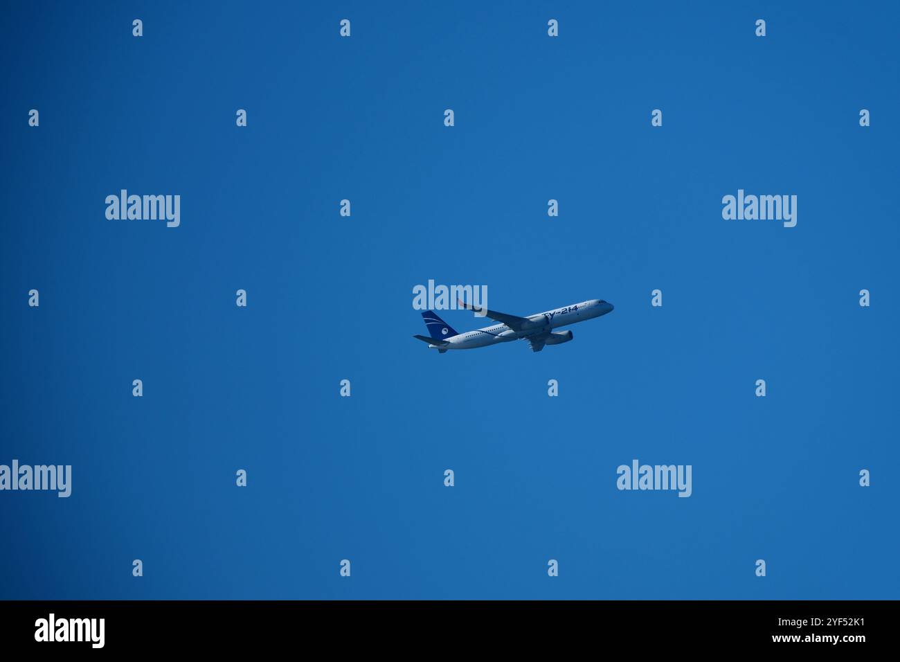 Tupolev tu 214 hi-res stock photography and images - Alamy