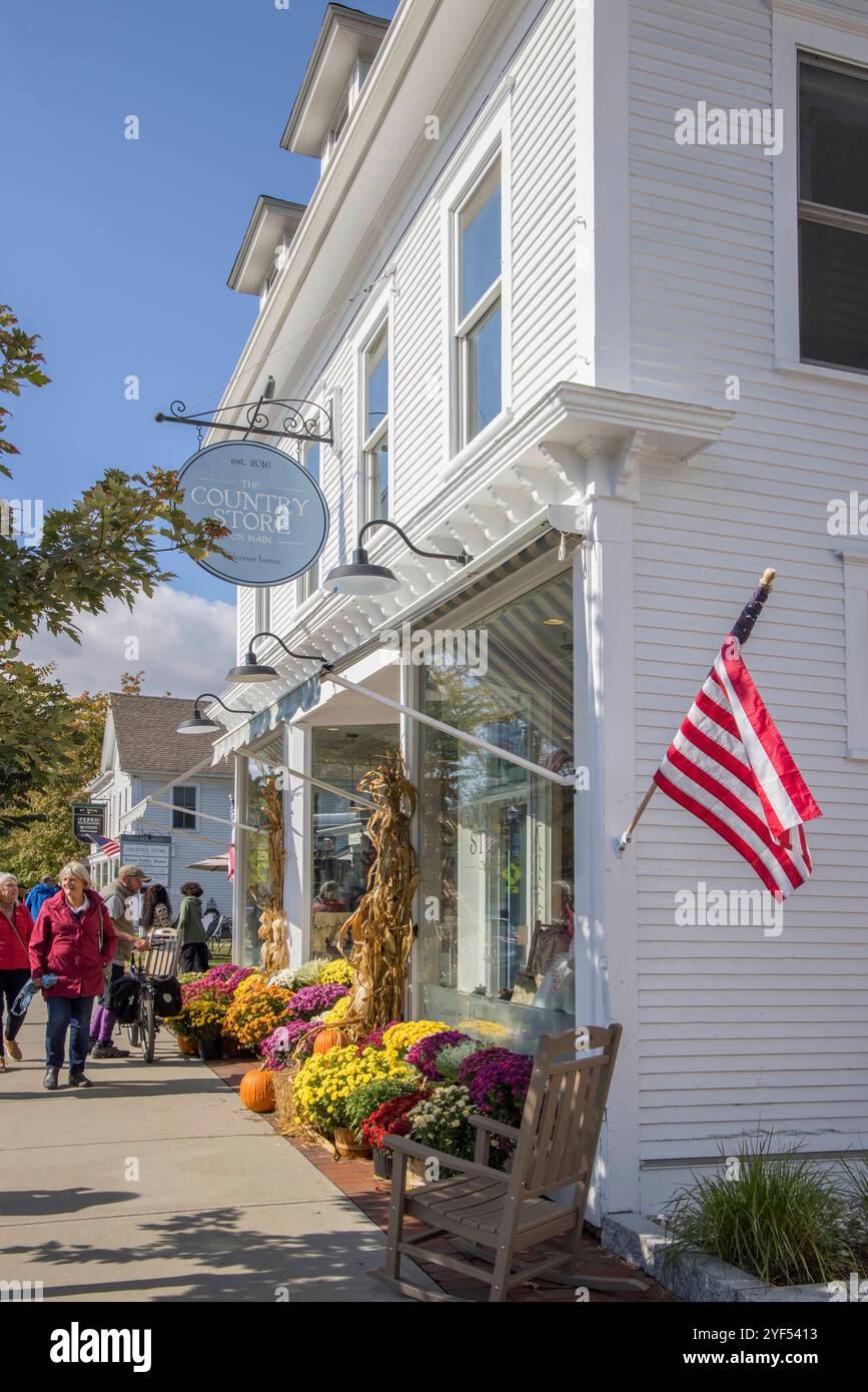 main street in the pretty town or stowe in vermont usa Stock Photo - Alamy