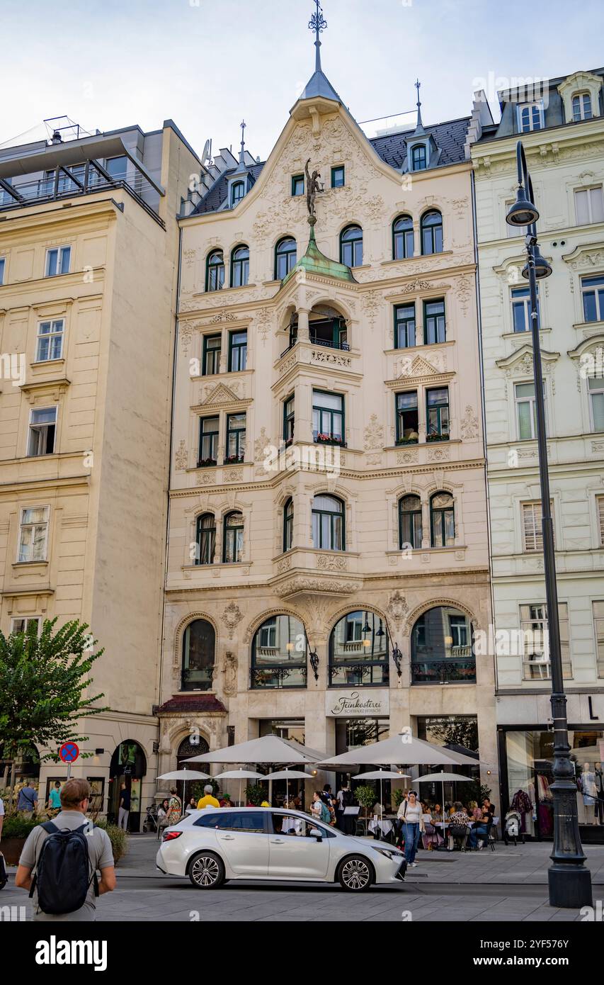 Streets of vienna hi-res stock photography and images - Alamy