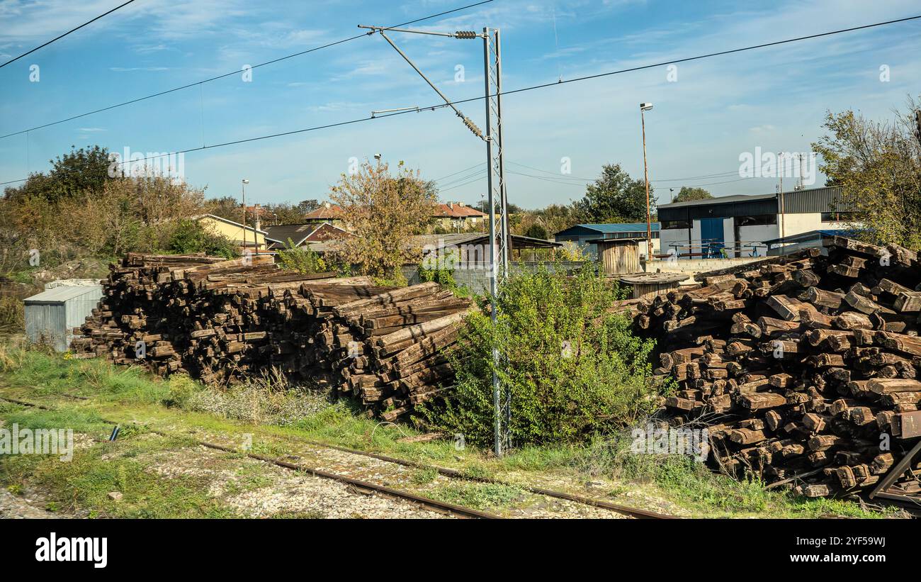 Wooden beams of different sizes. Lumber. Concept - sale of wood for ...