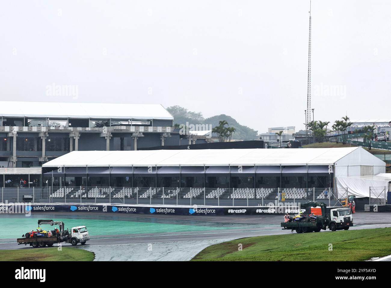 Franco colapinto f1 brazilian gp crash hi-res stock photography and ...