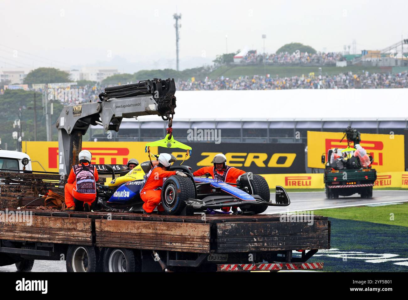 Franco colapinto f1 brazilian gp crash hi-res stock photography and ...