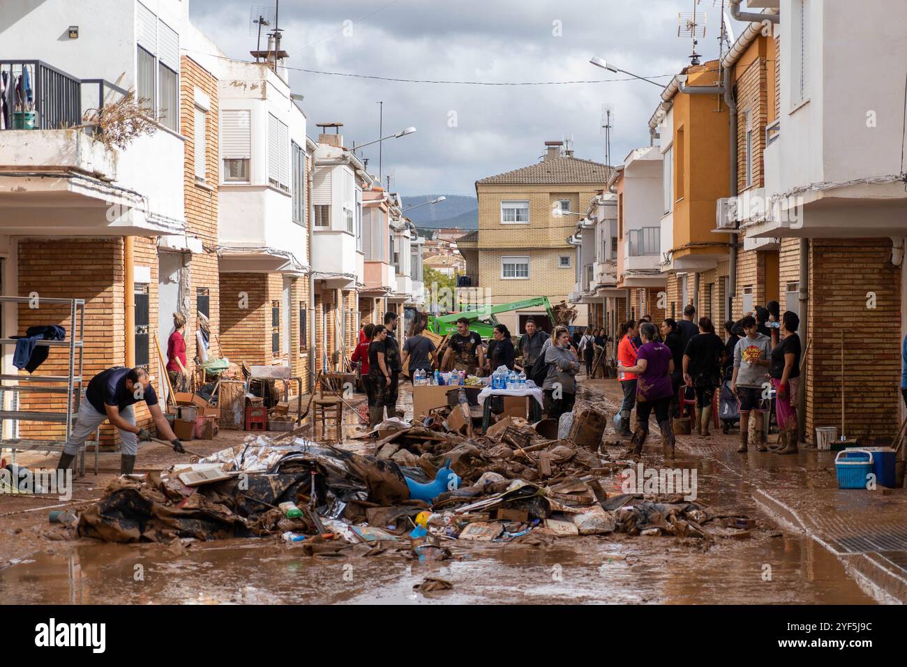Residents and volunteers seen cleaning buildings and streets in Utiel ...