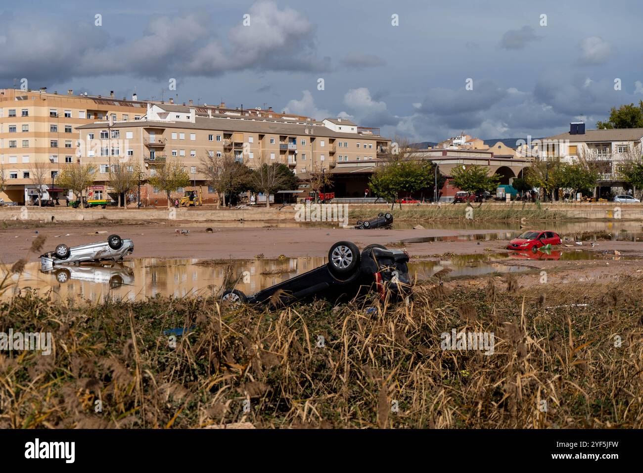 General view of vehicles affected by the floods in the Valencia region ...