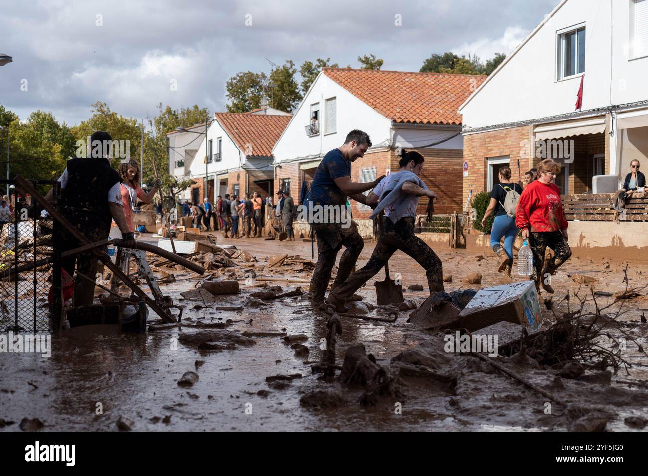Residents and volunteers seen cleaning buildings and streets in Utiel ...