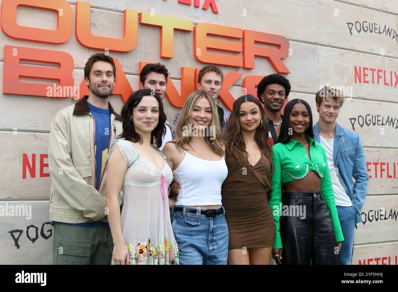 Madelyn cline outer banks season hi-res stock photography and images ...