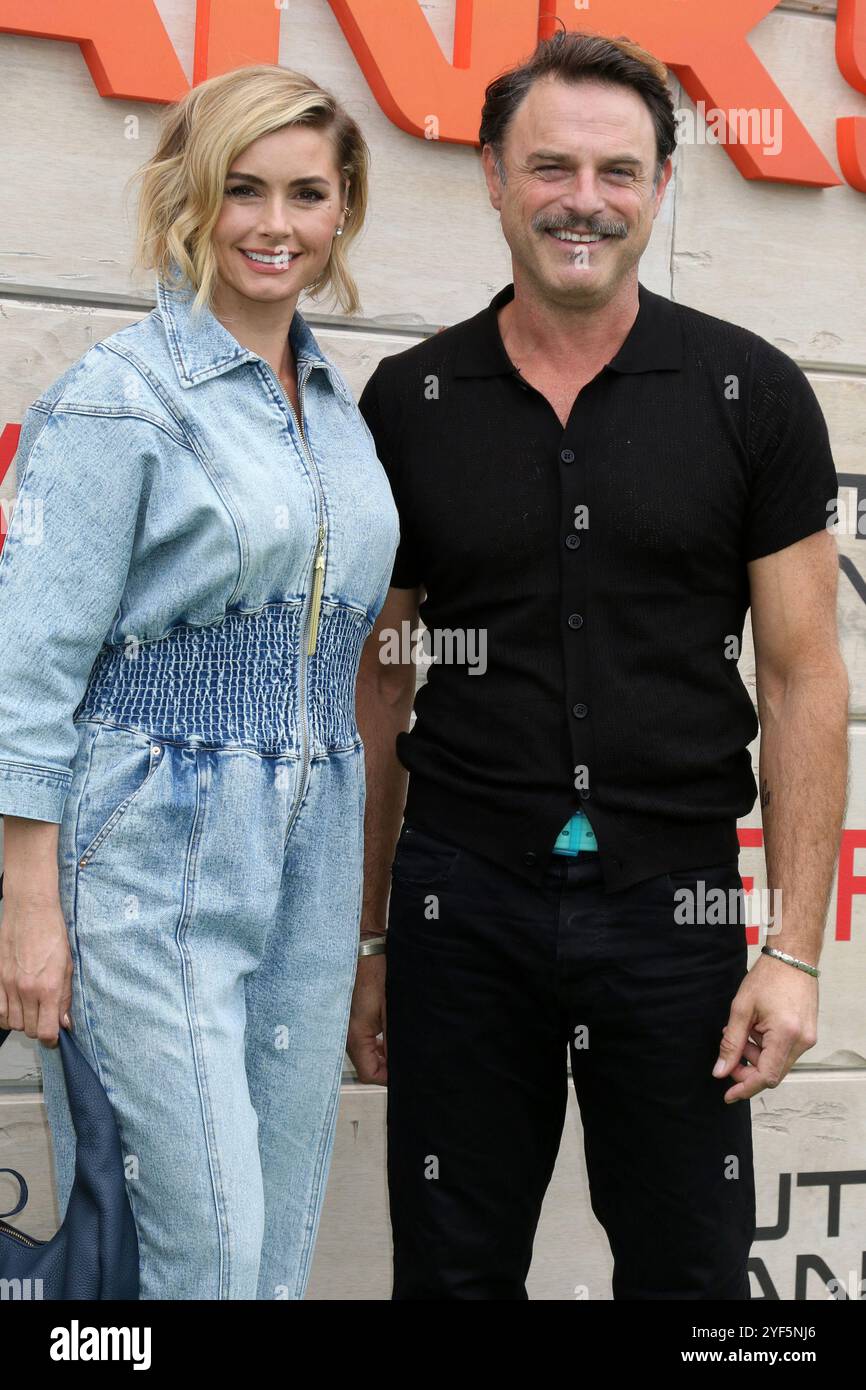 LOS ANGELES - NOV 2: Brianna Brown, Tony Crane at the Poguelandia: An ...