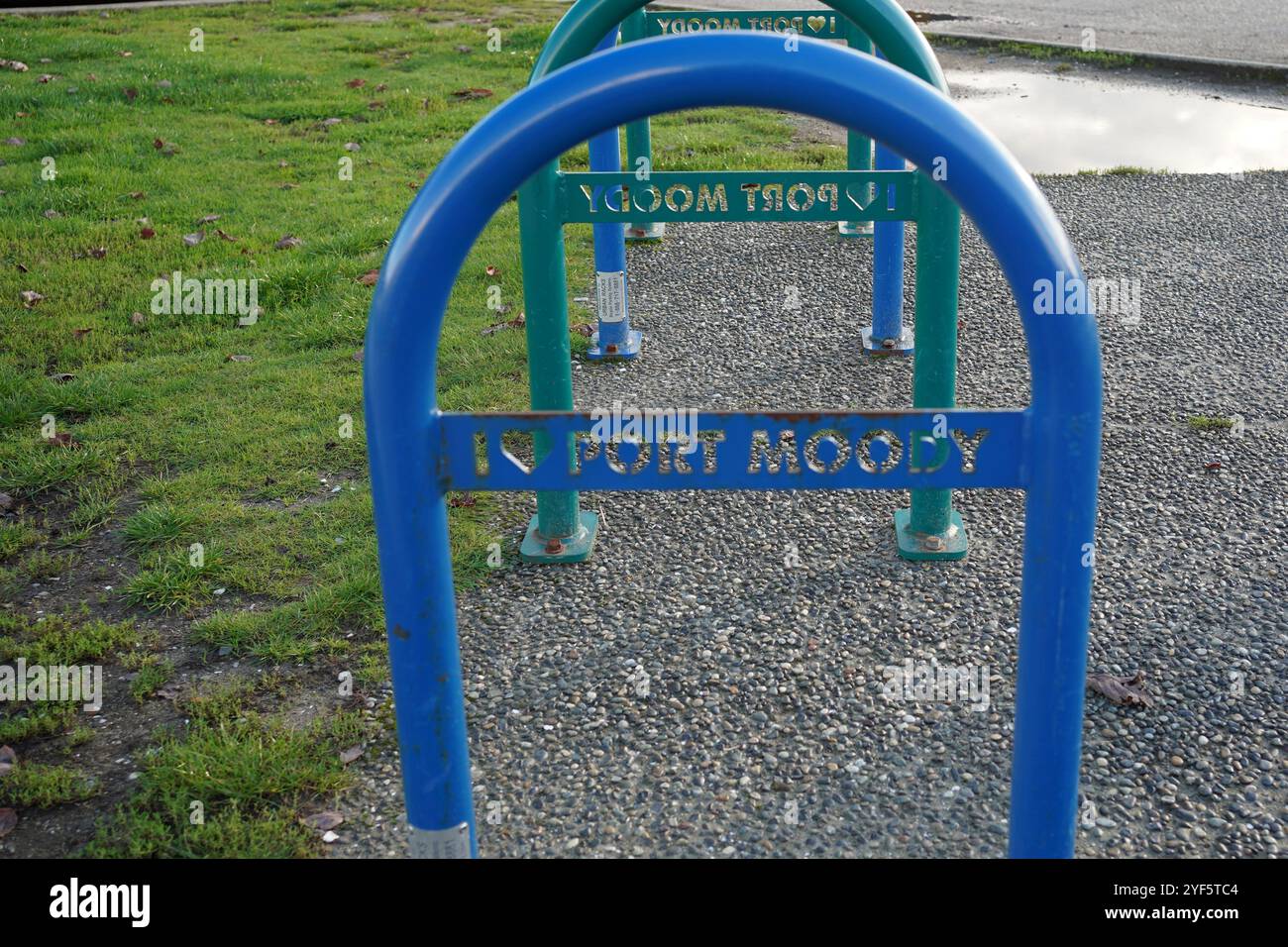 Heart bike rack hi-res stock photography and images - Alamy