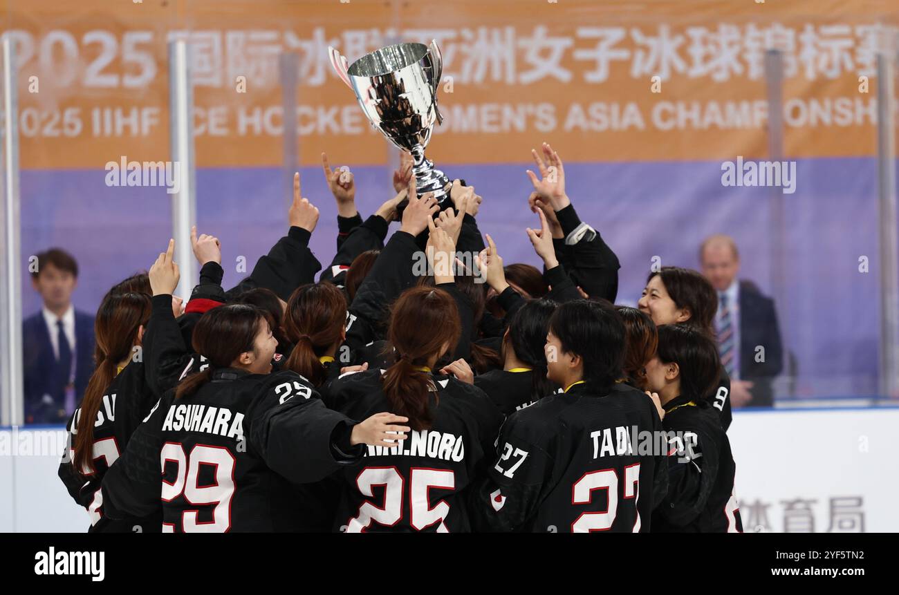 Women's iihf trophy hi-res stock photography and images - Alamy