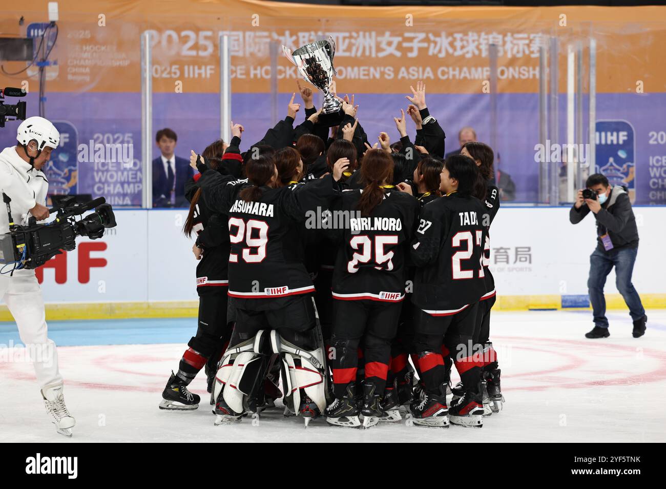 Women's iihf trophy hi-res stock photography and images - Alamy