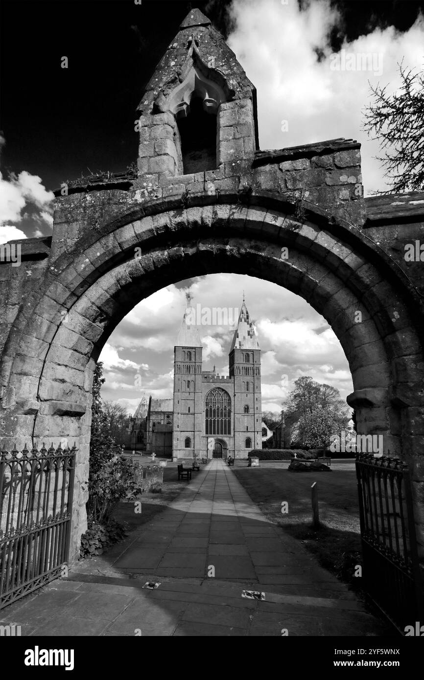 Southwell minster exterior hi-res stock photography and images - Alamy