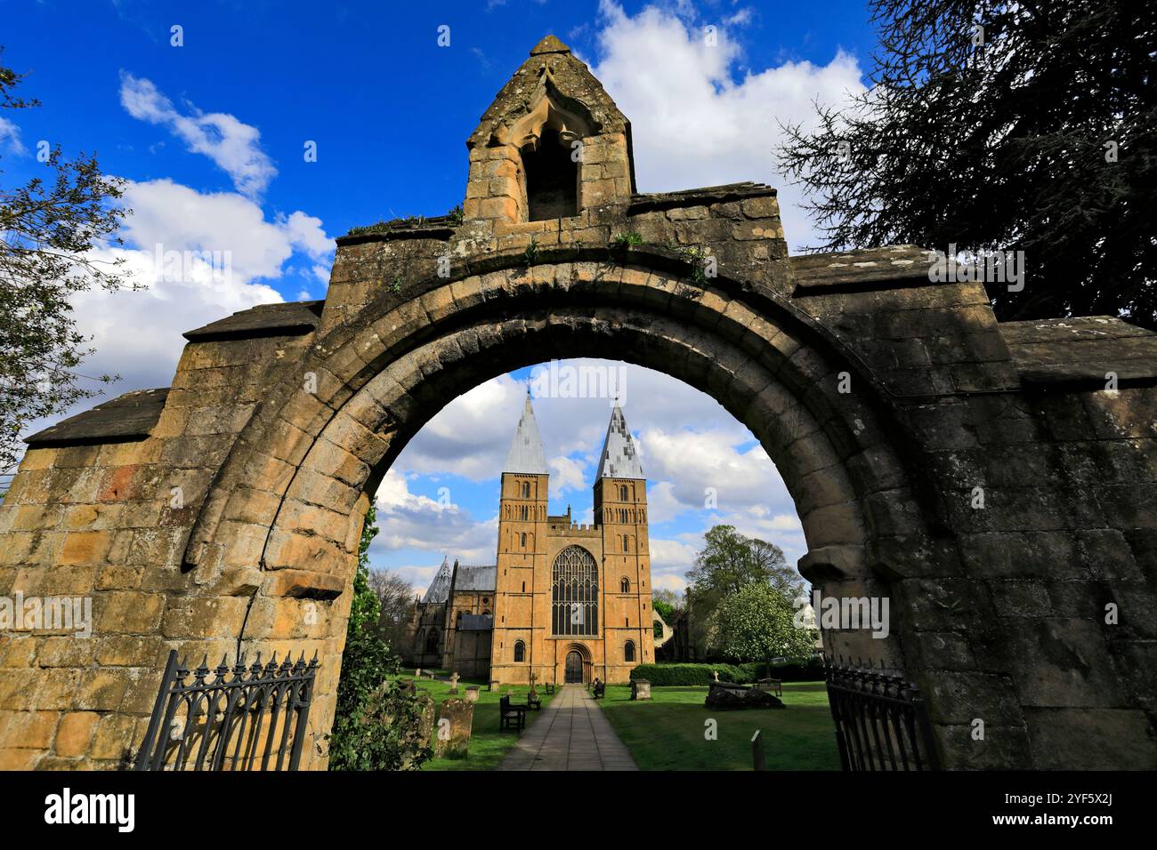 Spring colours, Southwell Minster, Southwell market town ...