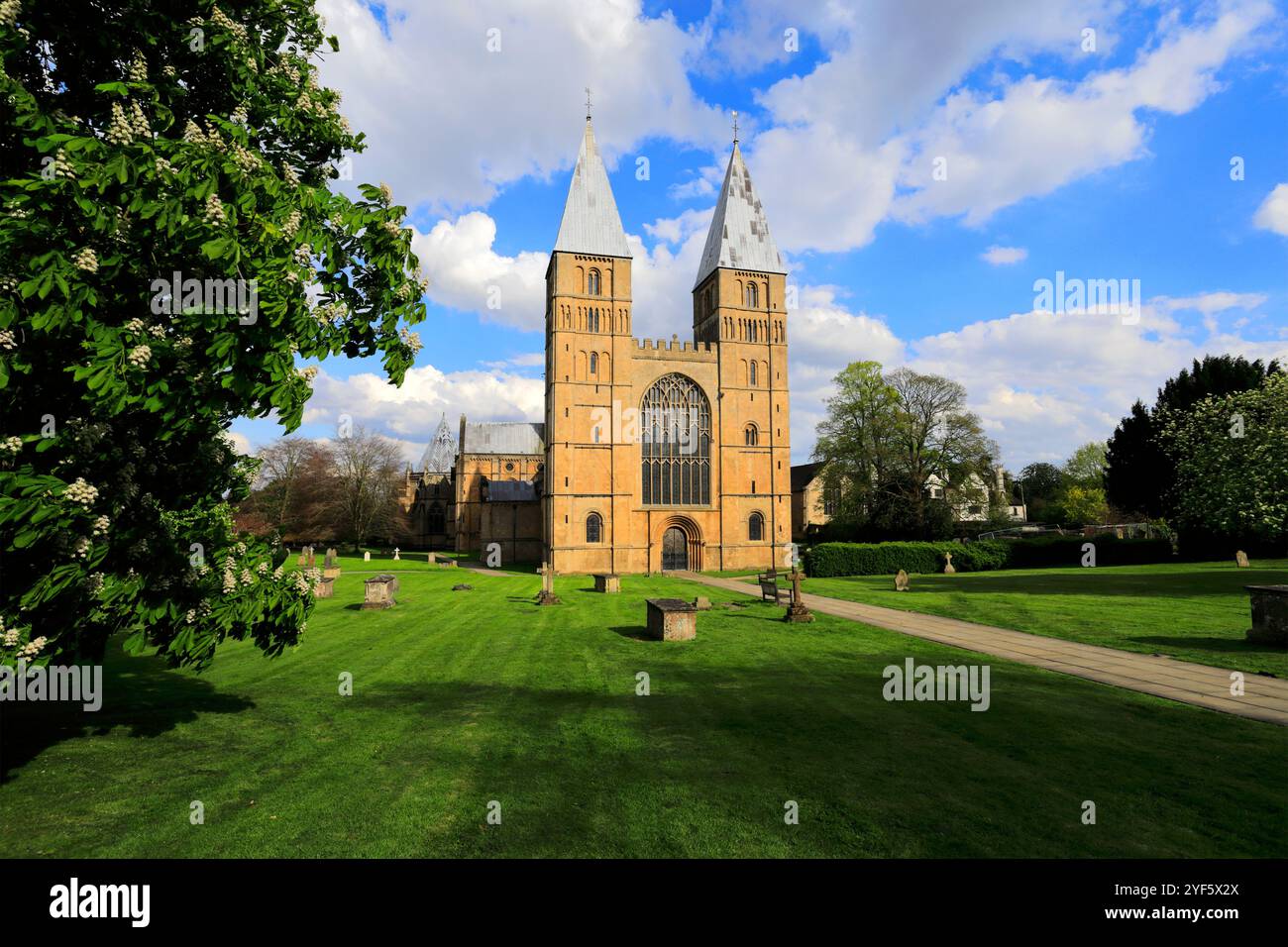 Southwell minster exterior hi-res stock photography and images - Alamy