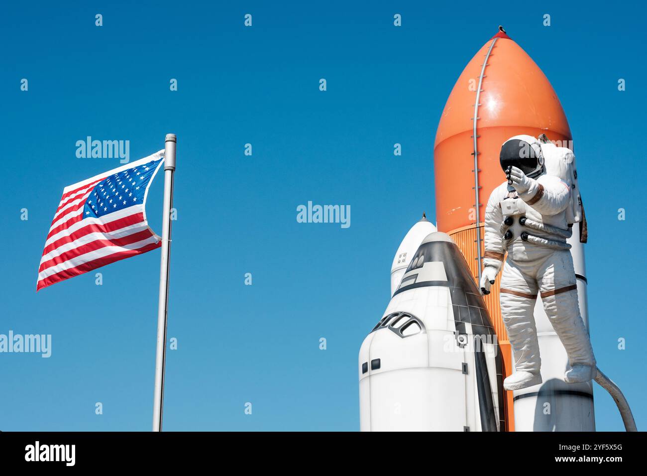 Space themed funfair ride hi-res stock photography and images - Alamy