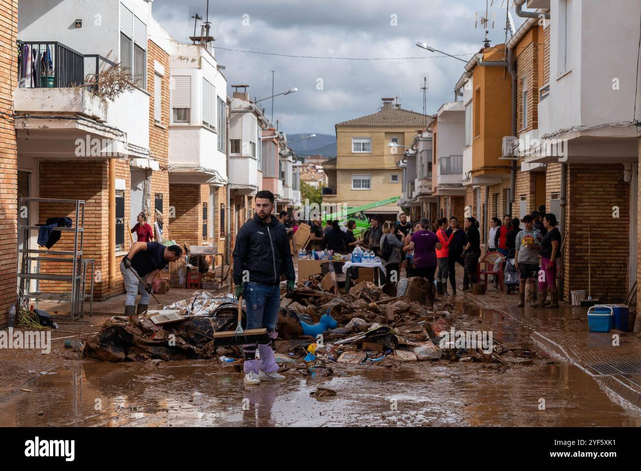 Utiel, Spain. 01st Nov, 2024. Residents and volunteers seen cleaning ...