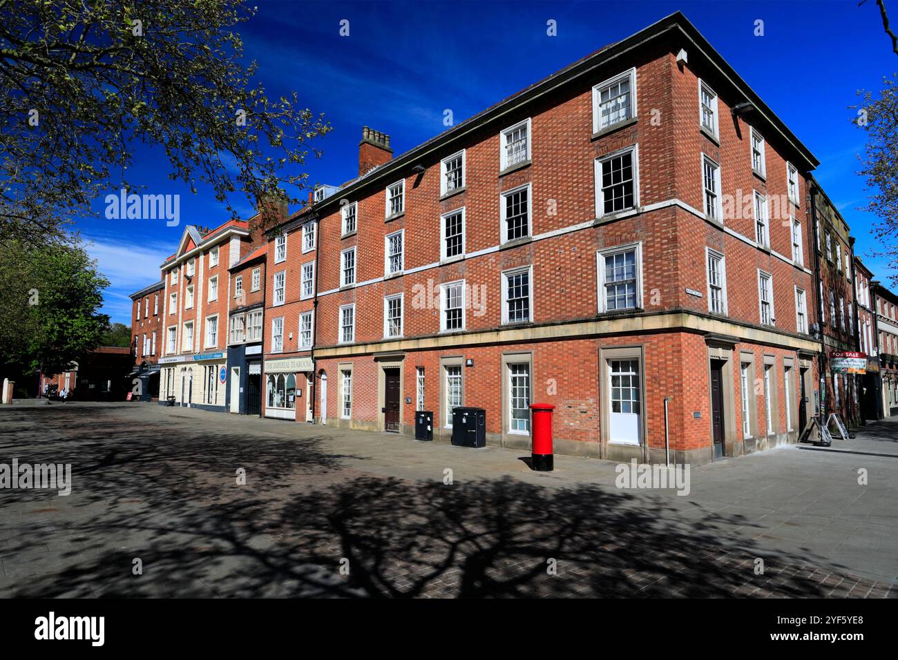 The market square in Retford town, Bassetlaw, Nottinghamshire, England ...