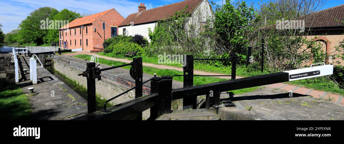 Lockgate 59 on the Chesterfield canal, Retford town, Nottinghamshire ...