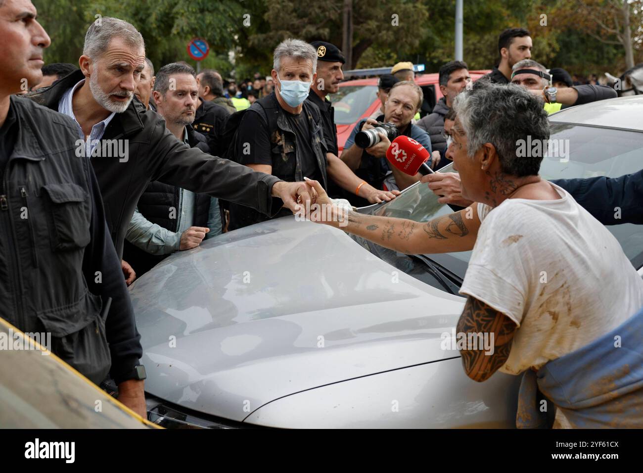 Mano recibiendo hi-res stock photography and images - Alamy