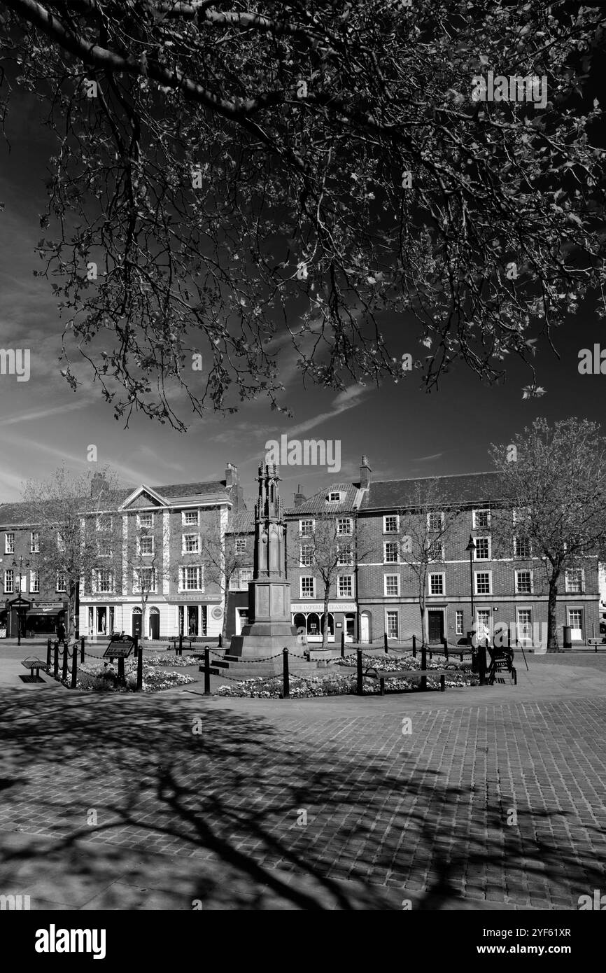 The market square and war memorial in Retford town, Bassetlaw ...