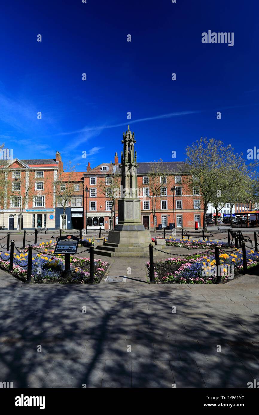 The market square and war memorial in Retford town, Bassetlaw ...