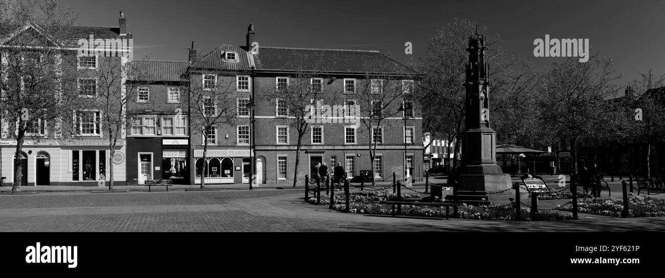The market square and war memorial in Retford town, Bassetlaw ...