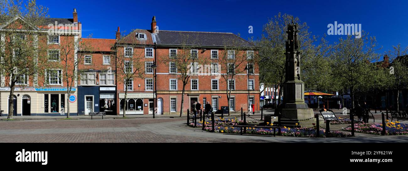 The market square and war memorial in Retford town, Bassetlaw ...